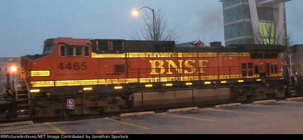BNSF 4465, conductor's side